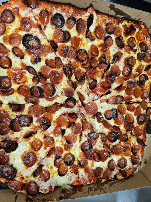 Half Double Cheese Double Pepperoni Pizza | Papa's Pizza Oven